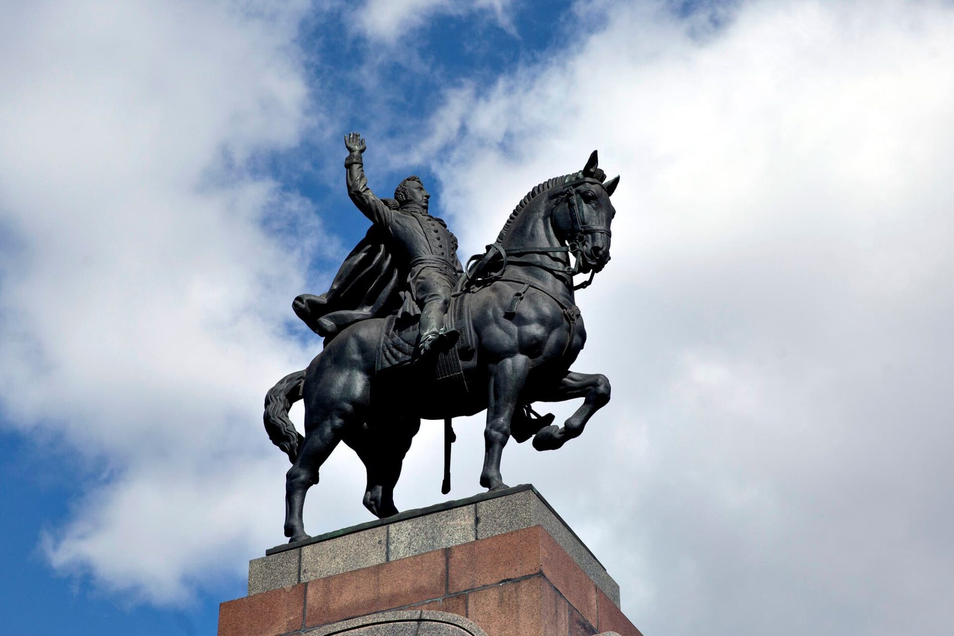 Monumento al general Carlos María de Alvear - Historia Hoy